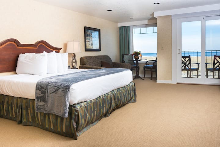 Oceanfront 1 Bedroom King Suite, Sleeps 6 - Cannon Beach, OR
