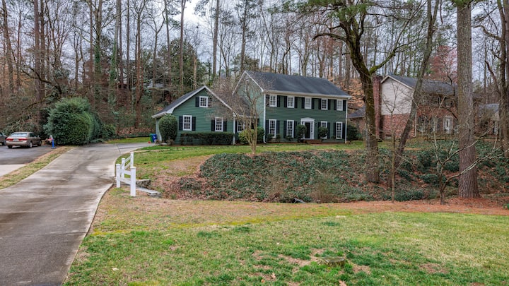 The Green House - 4br W/ 3 Renovated Full Baths - Sandy Springs, GA