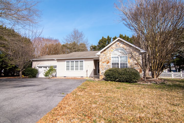 Sea Side Serenity - 4br - Sleeps 12, Pet Friendly - Delaware