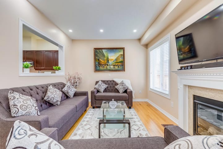 Avid Vacation Palace In Castlemore,brampton - Vaughan