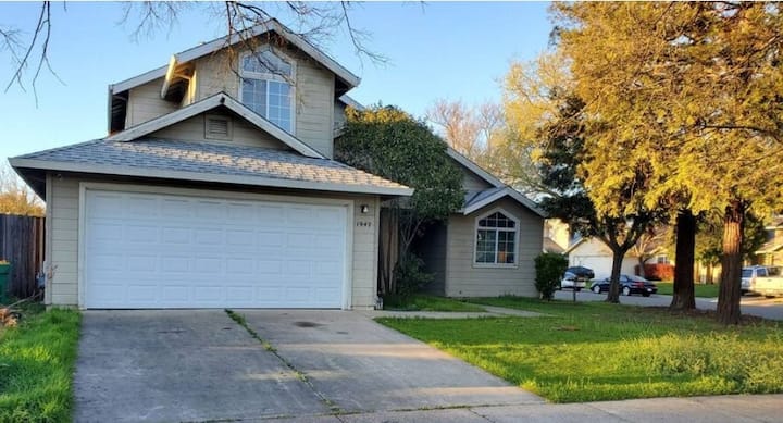 Super Comfy! Completely Remodeled Home! - Stockton, CA
