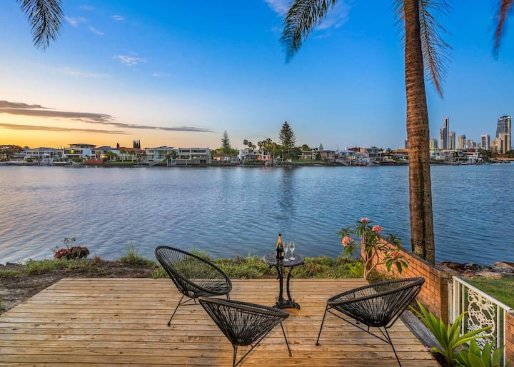 Sunset Stunner: Palm Springs-inspired River Oasis - Surfers Paradise