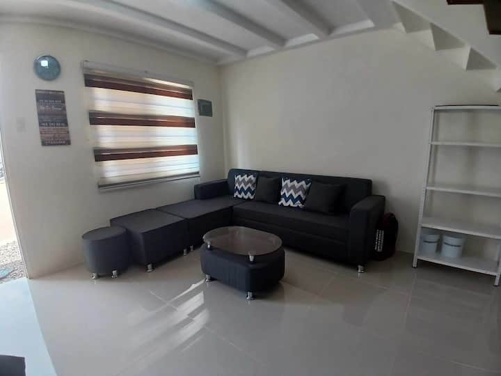 Theo's Transient Home - Hermosa