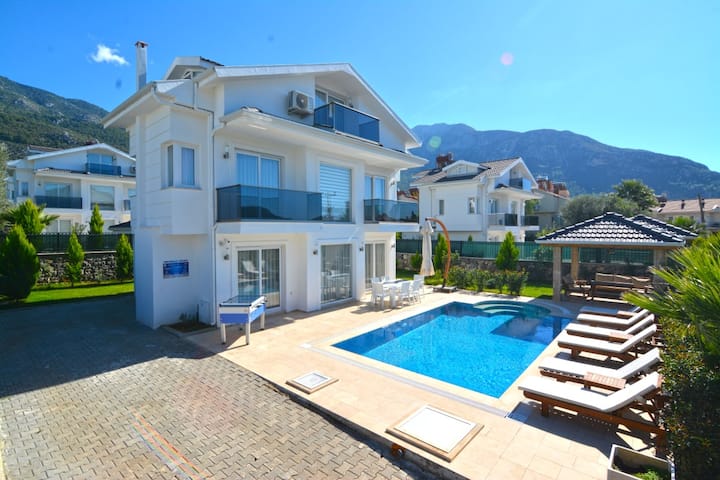 öLüdeniz 3+1 Havuzlu Villa Citya - Ovacık