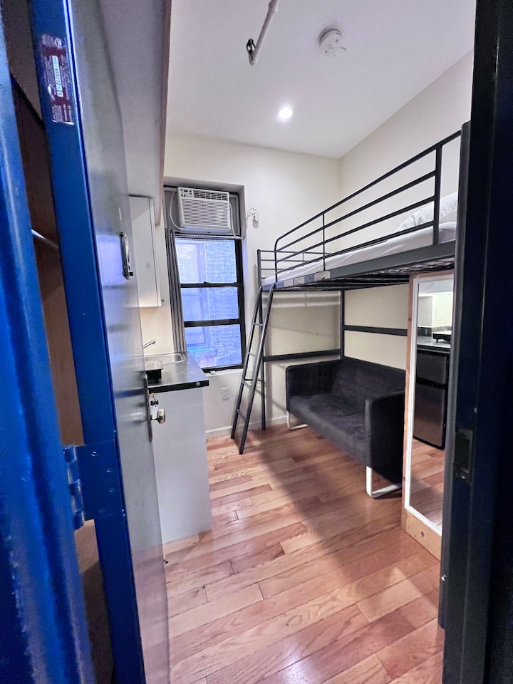 Tiny Shared Bath Private Studio Times Square #201 - Queens, NY