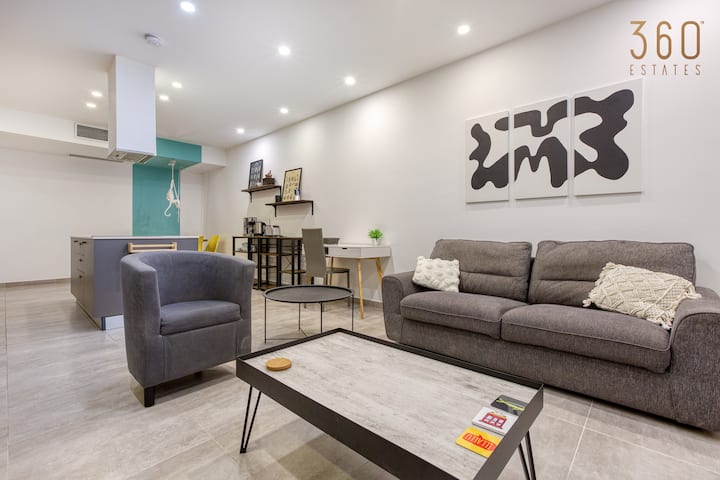 Designer 3br Home With Private Balcony In Gzira - Malta