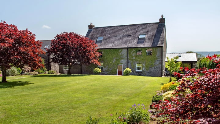 Kidwelly Farmhouse B&b - Burry Port