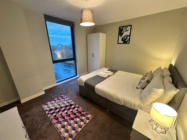 Two Bedroom Balcony Sleeps 6 - Manchester