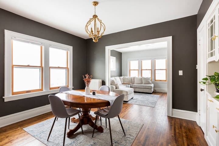 Stylish Downtown 2-br Near Us Stadium & Hcmc - Minneapolis, MN