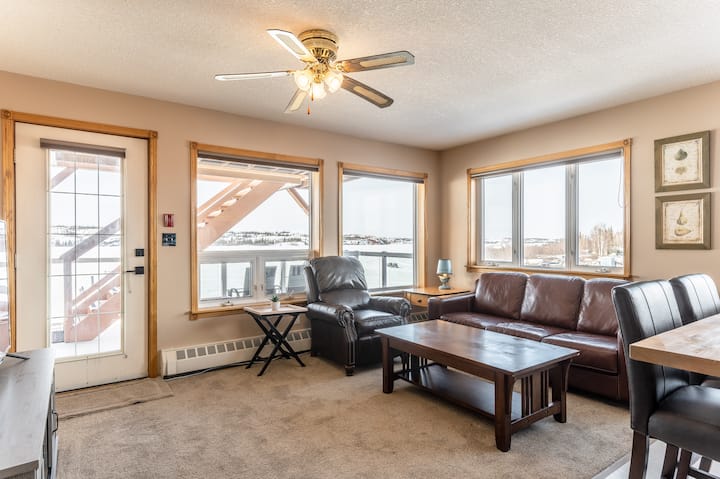 The Old Town Landing: Lakefront Retreat (Unit 201) - Yellowknife