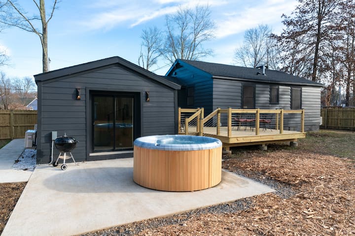 New Paltz Zen Wellness Cabin + Hot Tub /Fireplace - New Paltz, NY