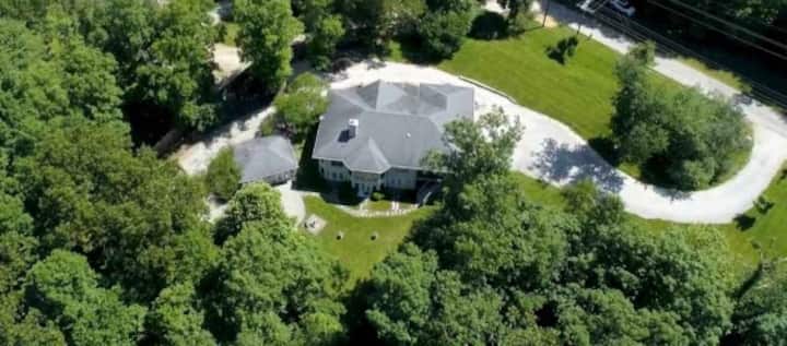 French Country Main&guest House - Brown County, IN