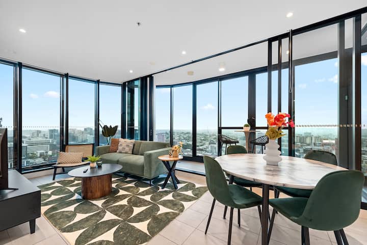 City View Apt W/ Infinity Pool, Huge Gym & Parking - Spring Hill