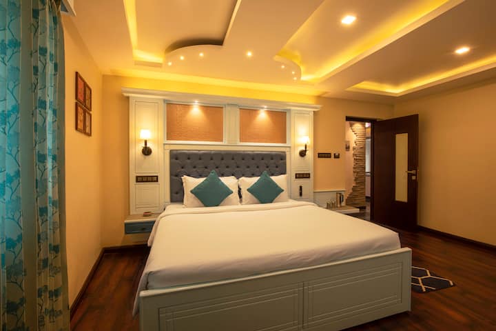 Heritage View - Deluxe King Room - Ooty
