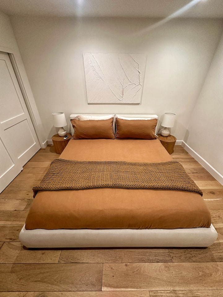 Luxury Malibu Bungalow Near Beach W/ Free Parking! - Malibú, CA