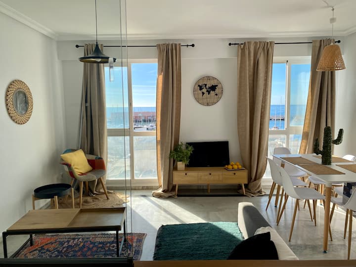 Marbella: 1ª Línea De Mar, Con Garaje Y Piscina - Marbella