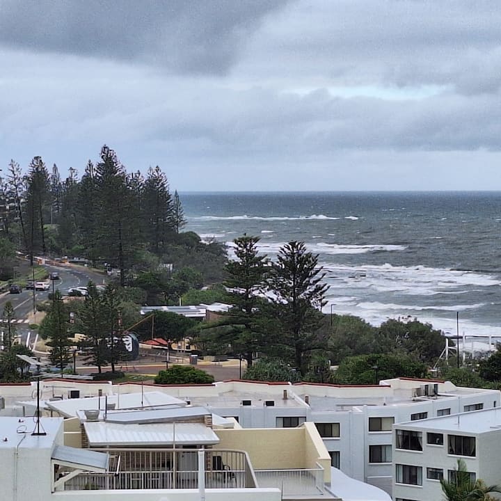 Spacious Unit With Beach Views - Caloundra