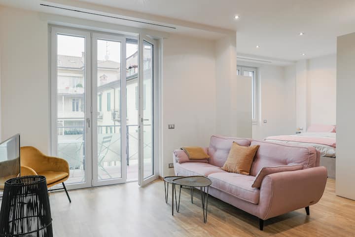 Fuori Le Mura - Balcony, Ac, 1 Min Walk To Center - Como