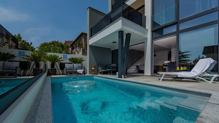 Luxury Villa W/pool And Seaview - Karlobag