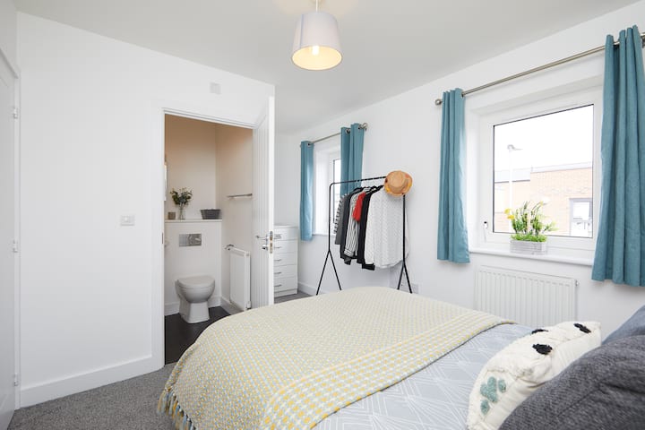 3 Bed Modern House - Derbion & Train 2 Mins Walk - Derby