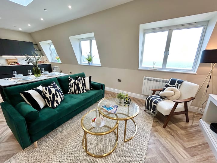 Stylish Sea View Apartment - Tenby