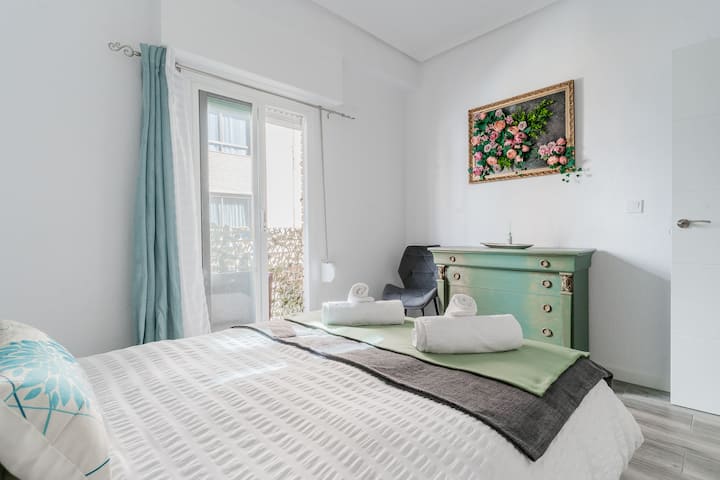 Enjoy Valencia: Deluxe Apartment With Terrace - Puebla de Farnáls