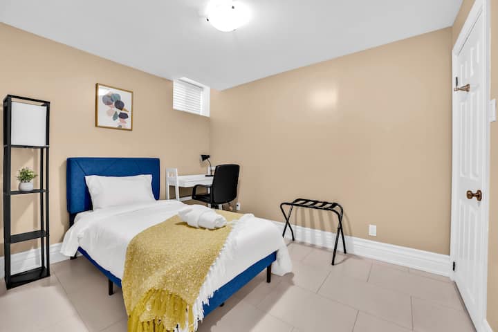 Serene Burlington Suite Alton Village: Wifi - Burlington