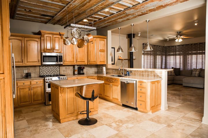 Lake Daze - Stylish Home -Walk To Marina - Roaring River State Park, Cassville