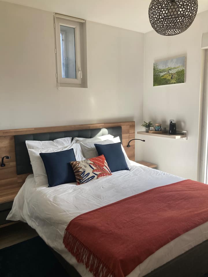 @ La Petite Chambre Au Fond De La Cour - Villefranche-sur-Saône