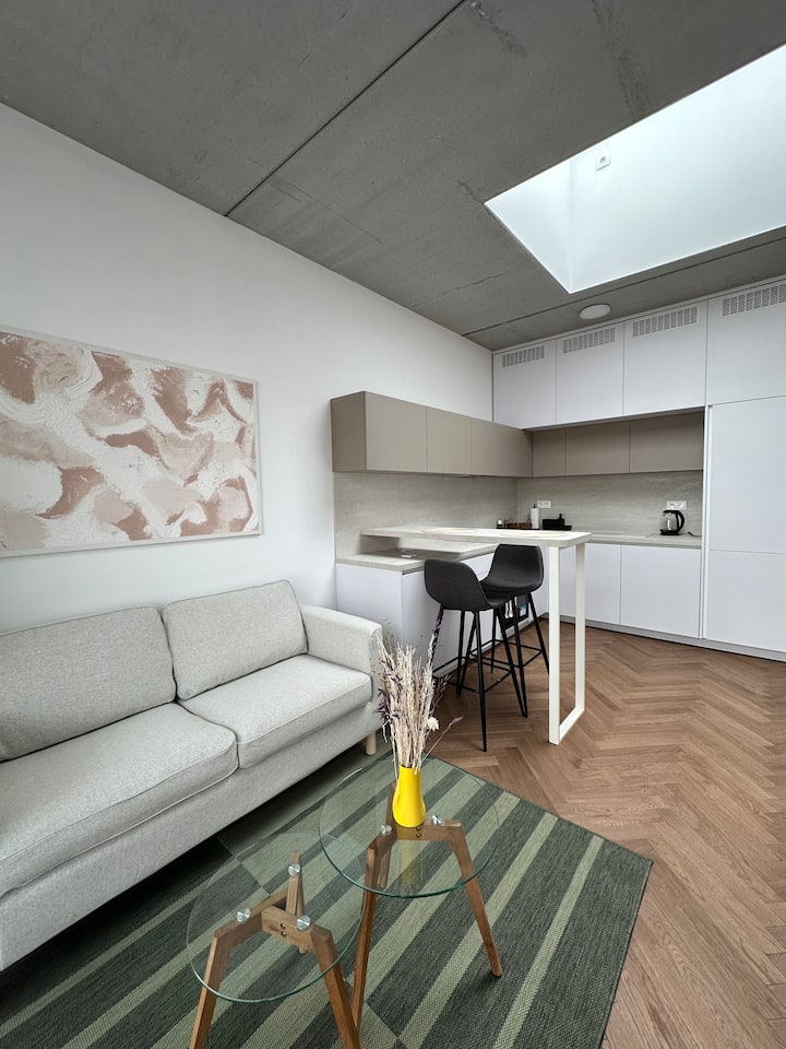 Cozy & Chic 1bdr On Top Floor - Bratislava