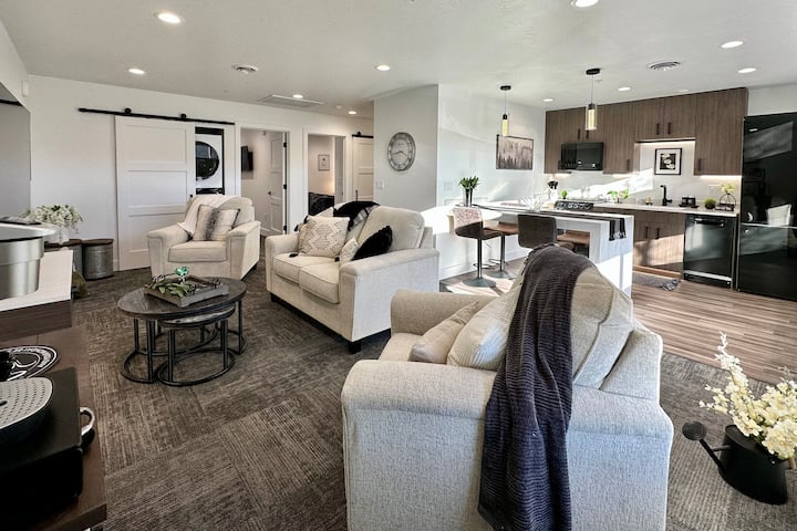 Rumsey Lofts (Suite 1) One Block From Main Street! - Cody, WY