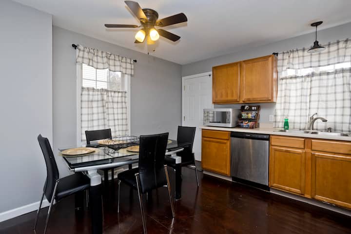 Cozy Duplex 1 - Two Bedroom - Springfield, MA