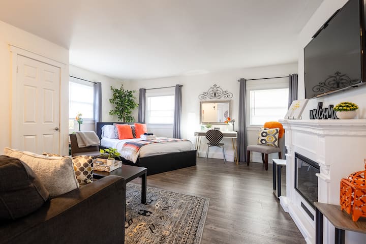 Downtown Indy Studio | 5 Min To Lucas Oil! - Indianapolis, IN
