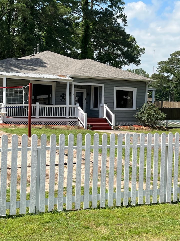 Conroy's Junction_sleeps 20 - Bernhardt Winery, Plantersville