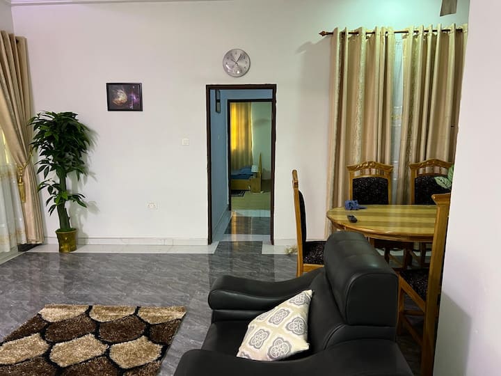 Large Stylish 2 Bedroom Flat  With F/wifi - Kumasi