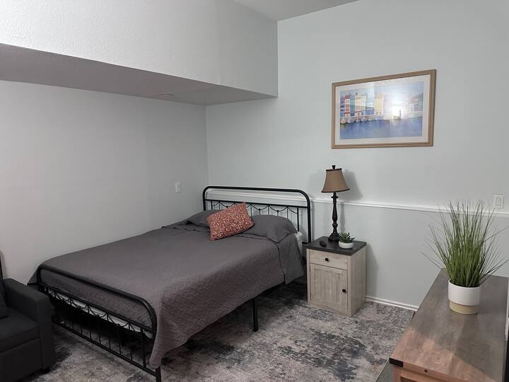 Private Guest Suite - Lake Elsinore, CA