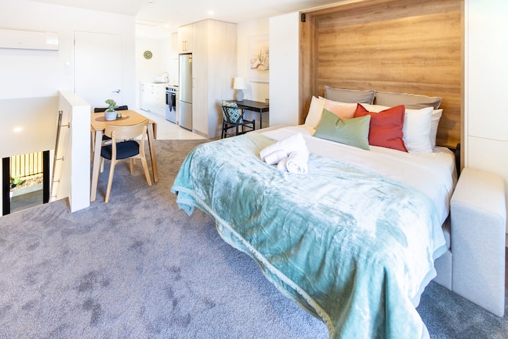 City Living: Upper Studio Haven On Wilmer - Christchurch