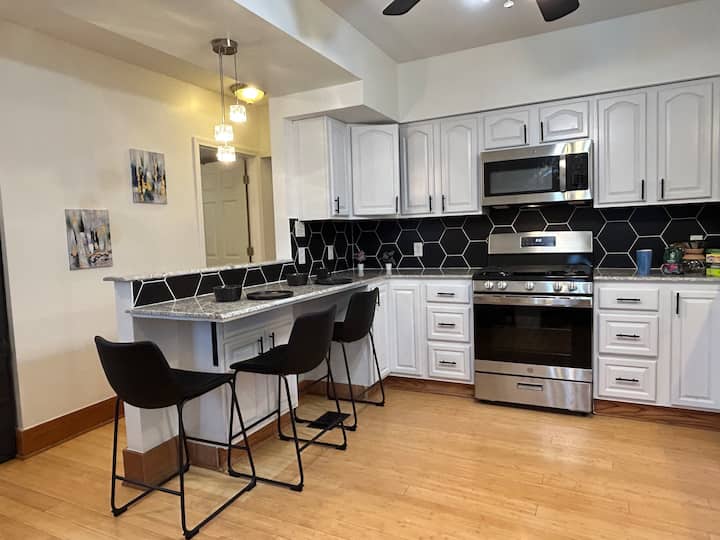 Cozy Townhouse With New Kitchen! 2 Bathrooms - Ithaca, NY