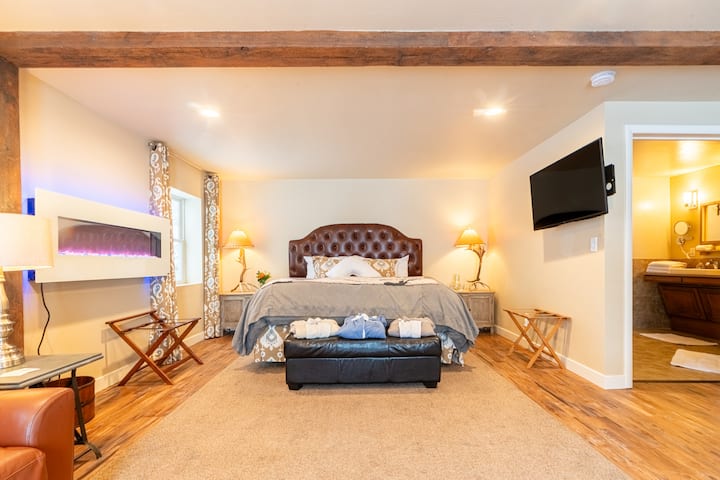 Canyon Creek Room - Durango, CO