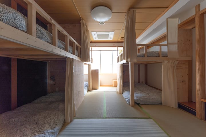 栗林公園すぐ。女性専用ドミトリー。讃岐うどんの朝食付き。 - 高松市