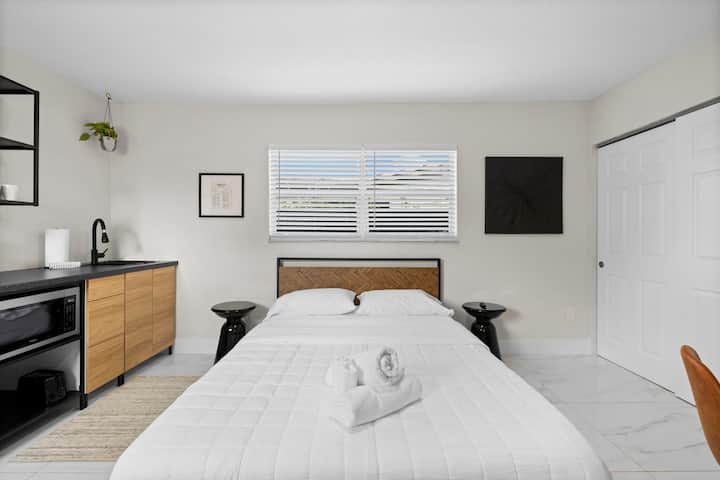 *New Sophisticated & Cozy Guest Studio* - Pembroke Pines, FL