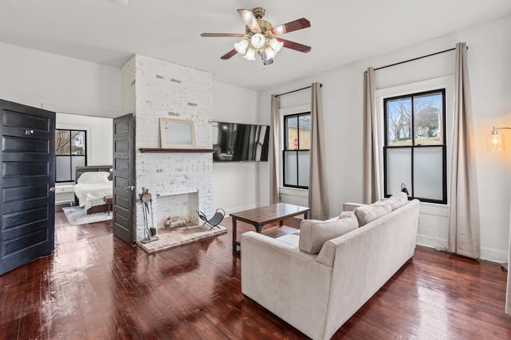 King Bed, Pets & Comfort Near Downtown - Columbia, SC