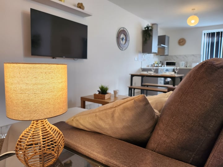 Keyless Entry. Fibre Wifi. Hotel Linen. City-15min - Cardiff