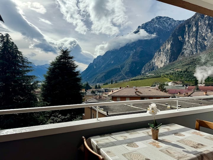 Waterfall & Pool With Balcony - Riva del Garda