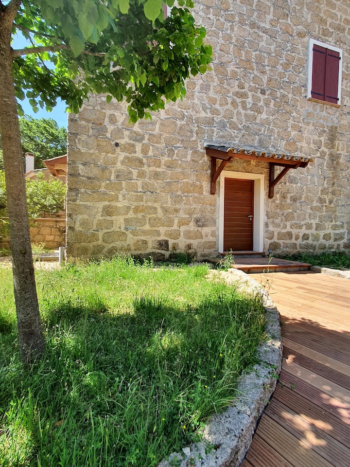 Une Maison Dans Un Village Corse Au Cœur Du Maquis - Corsica