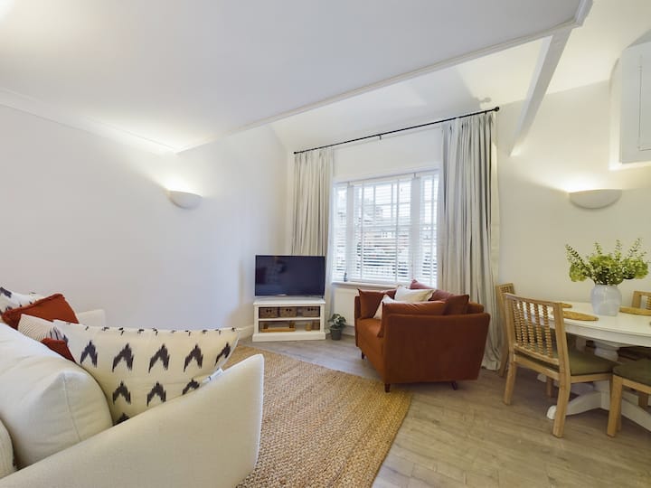 “The Sleepers Cottage” 2-6 People W/ Free Parking - Chester