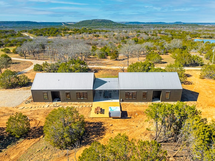 Modern Hill Country Retreat | Sleeps 12+big Views - Palo Pinto Mountains State Park, Texas