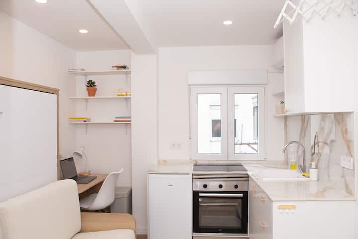 Independent Compact Top-floor Studio In Apartment - Valencia