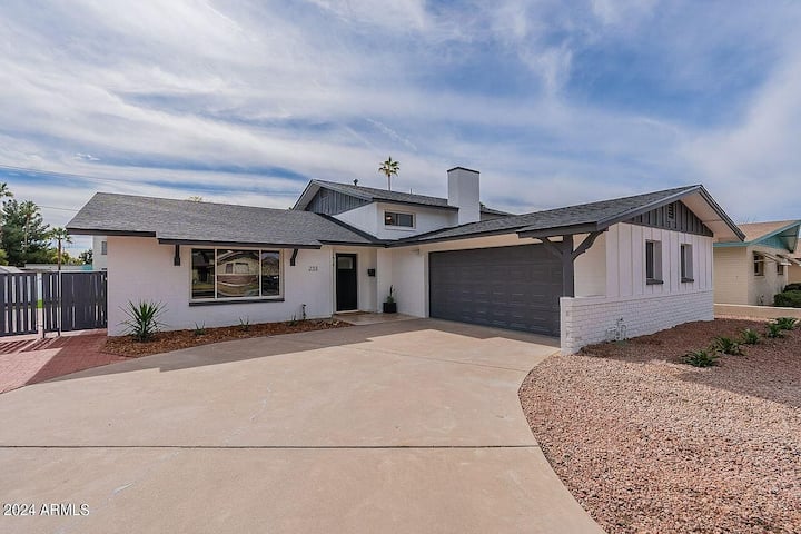 Tempe Comfort: Modern 4br Home - Tempe, AZ