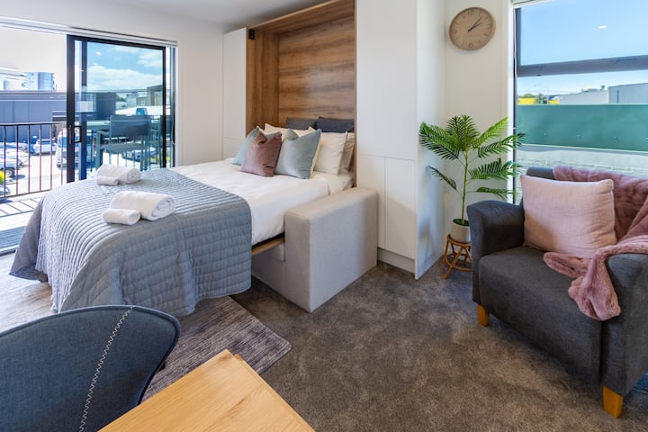 Studio Bliss: Explore From Wilmer St - 